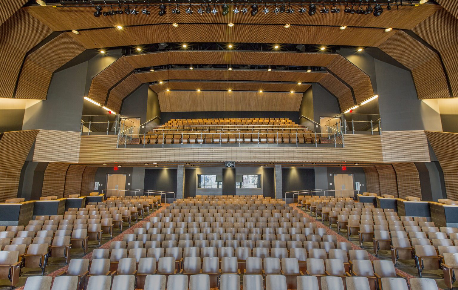 Ideas de diseño de techos para auditorios - Rulon International